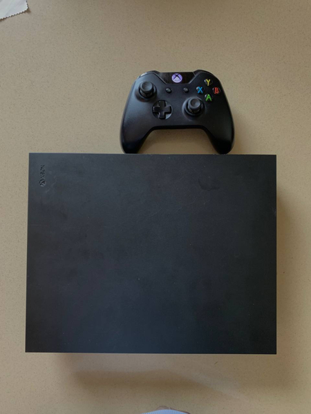 Xbox one x в хорошем состоянии без игр