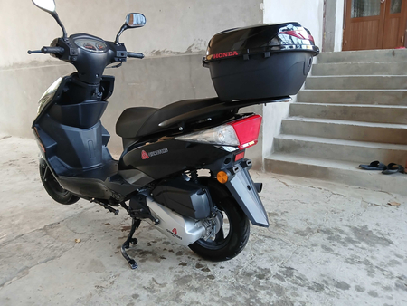 Skuter sotiladi 125 kub