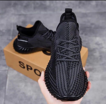 Yeeziy oyoq kiyimlarimiz keldi