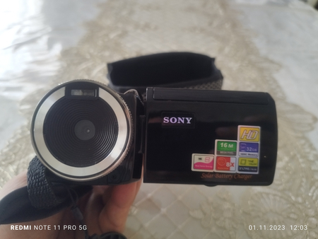 Видеокамера и фотоаппарат SONY