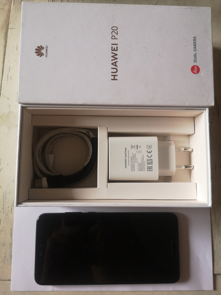 Рабочий телефон  Huawei P20 состояние на фото