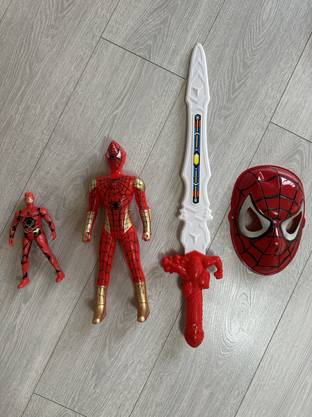 Набор игрушек фигурки spiderman, меч и маска