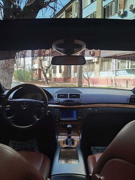 Mercedes-Benz W211 E550