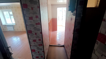 Продаётся нежилой квартира в квартале 2/2, недалеко городского базара