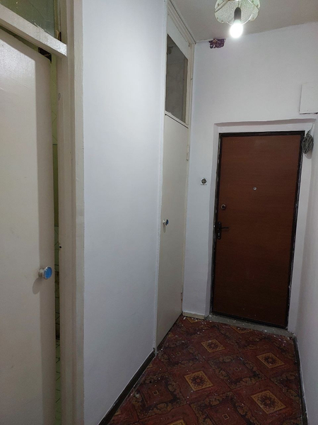 Продаю 2 ком квартира на 3 этаже 4 этажного дома.Авиосозлар 4