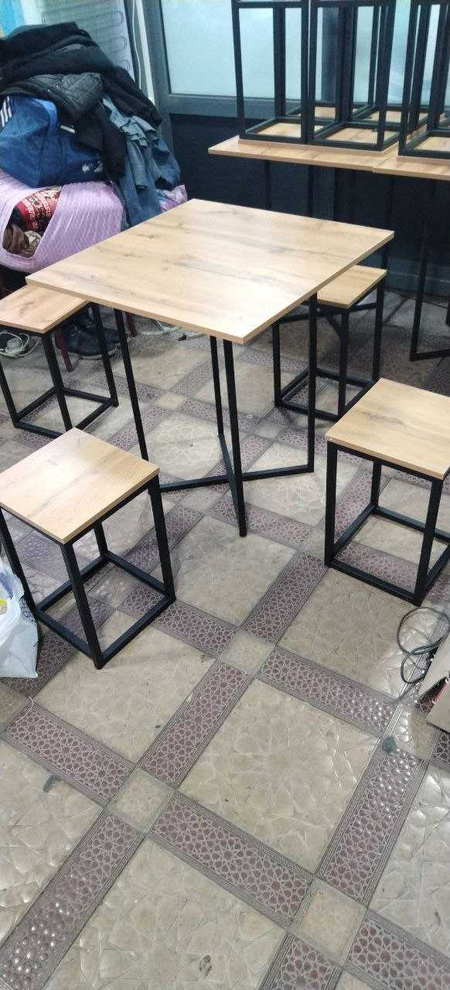 Savdo markazlari uchun polkalar va turli xildagi metal buyumlar