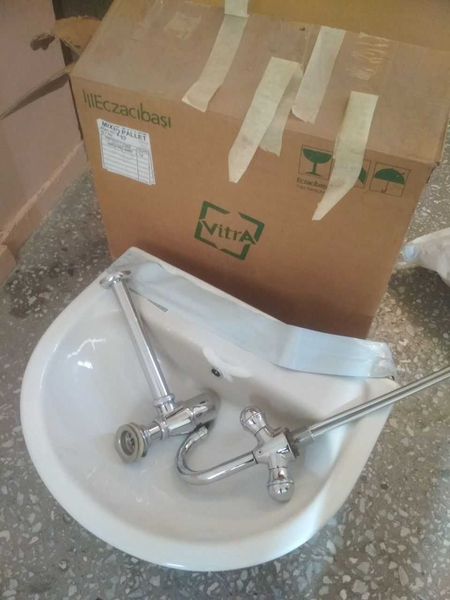 Продам  раковину Vitra в комплекте