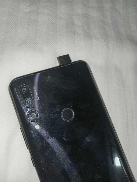 срочно продам телефон NUAWEI Y9 Prime 2019 состояние идеальное
