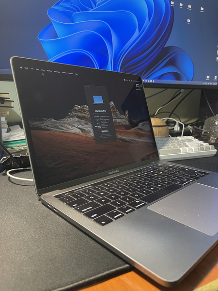 Macbook Pro 2017 13” 8GB/256GB i5 Touch Bar