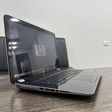 17 дюймовый Hp Pavilion i3 3gen 8/256gb с видеокартой для игр и график
