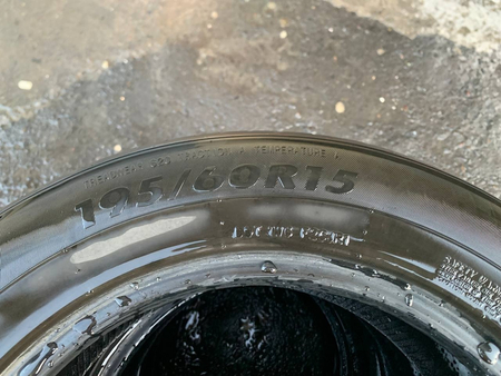 Продам  комплект шин