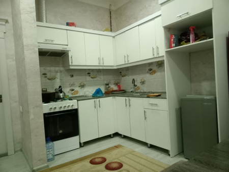 Sheriklikka kvartira bor 3 ta qiz joy bor