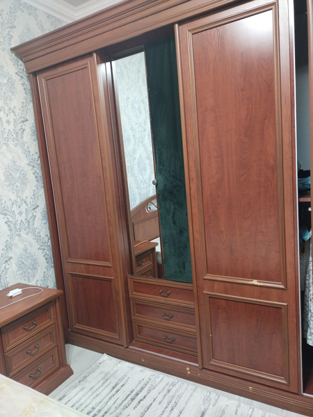 Продается спальный гарнитур
