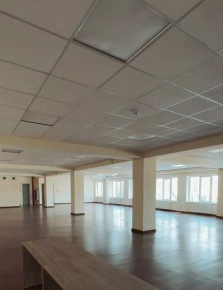 Продаётся 3 700 м². склад на 1-ой линии.