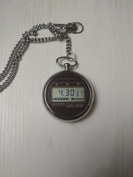Продам часы Электроника