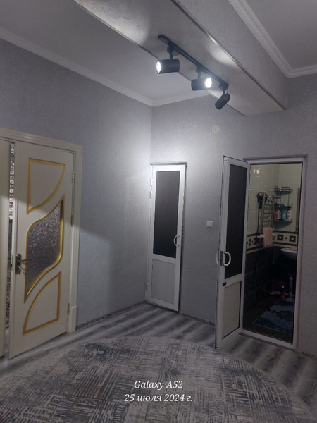 5 mavzeda 2 xonali dom srochno sotiladi