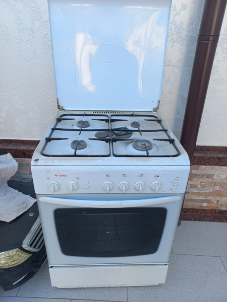 Gaz plita gefest xamma joyi ishlidi xolati yaxshi