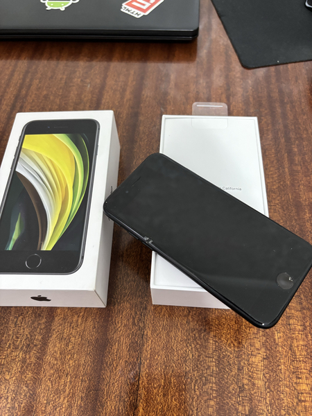 Продается Iphone Se 2020/64