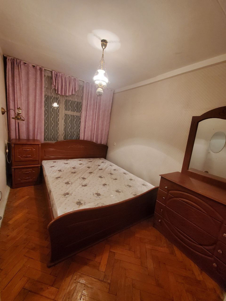 Новза метро 3  хонали 70 кв квартира сотилади