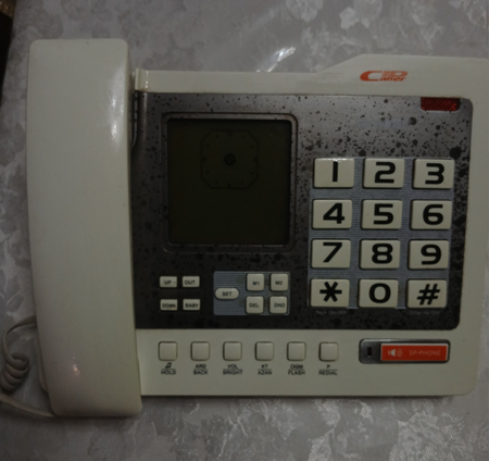 Damashniy telefon sotiladi