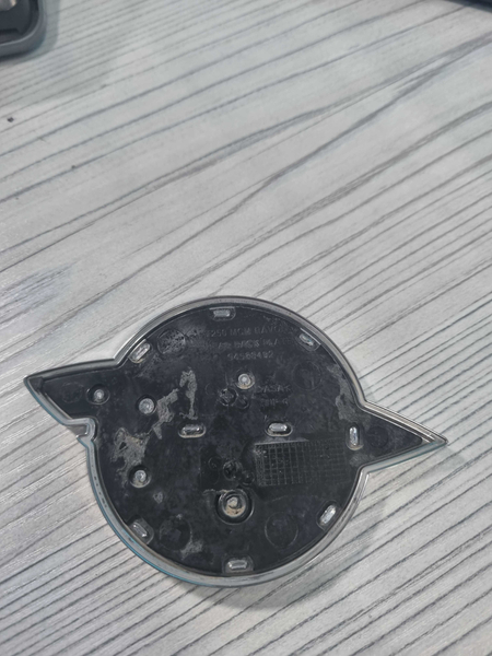 Ravon nexia 3 emblema