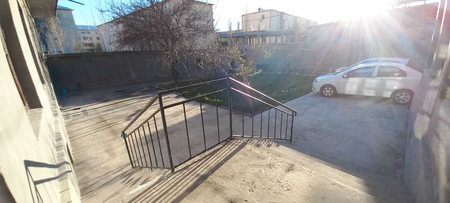 Uy sotiladi Keles massivda