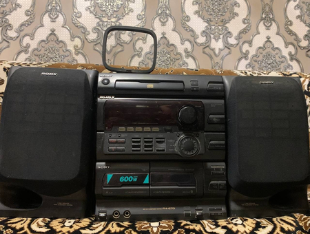 Продаются музыкальные центры.