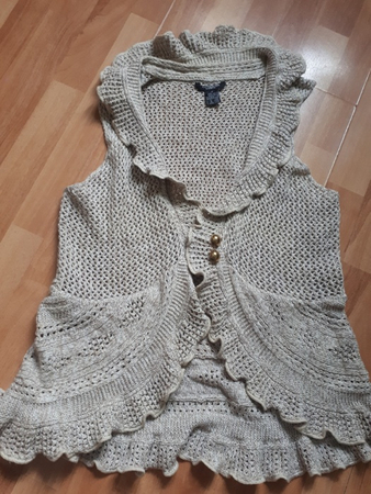продам модные жилеты женские