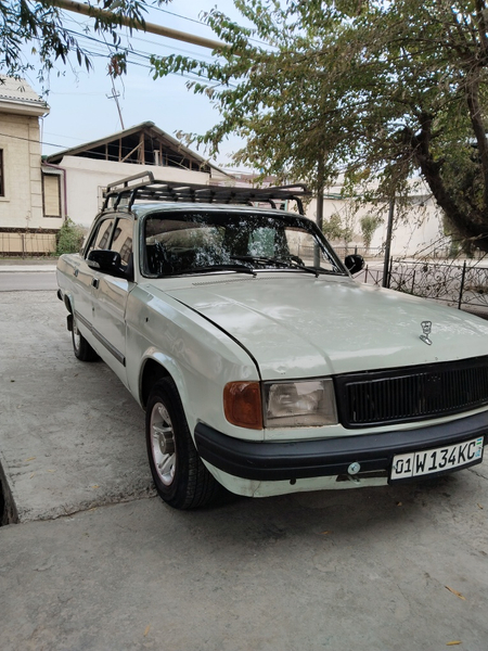 Taksi xizmati, keng bagaj, tom bagaj bor.