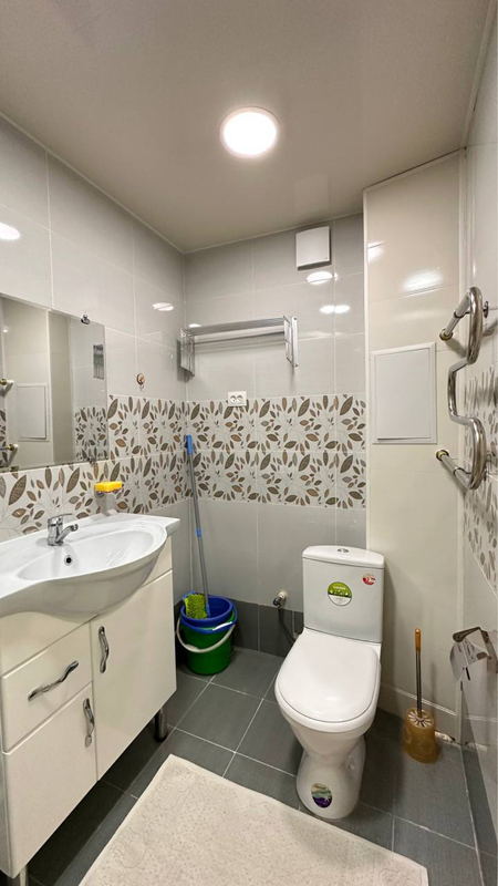 Продам квартиру 1/4/5 на Буюк Ипак Йули ,бий ,максим горький