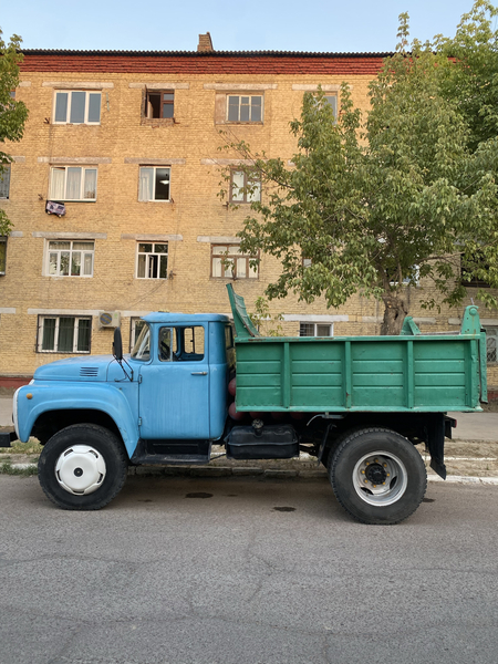 Zil samosval srochna sotiladi yoki abmen