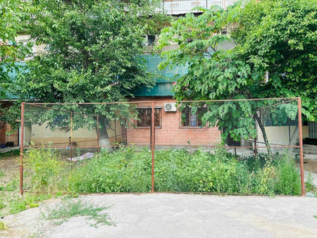 Квартира сотаман ўзимники. 3 хона биринчи этаж.