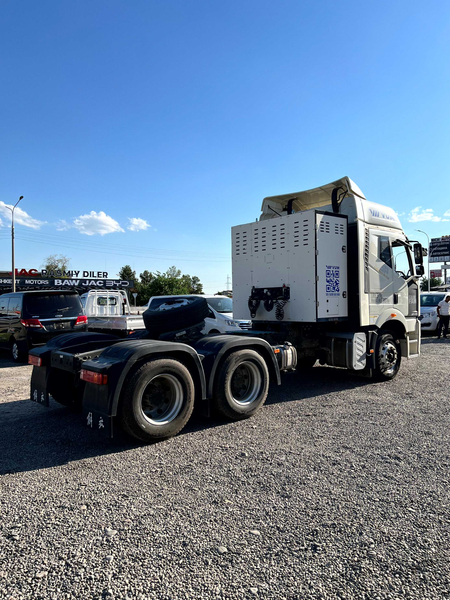 FAW Рессор тягач в наличии 6*4 с газом 8*150 кредит есть Гарантия тоже