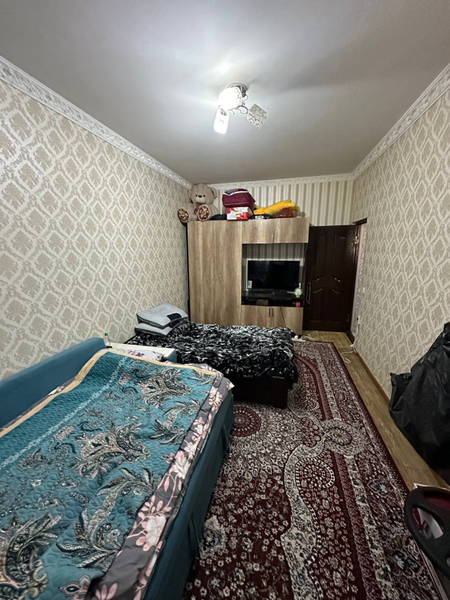 Срочно 1х Прадаётся 8микрарайоне Новая планировка вдоль дороги базар