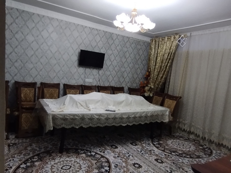 Srochna Kvartira sotiladi 2 xonali sharoitlari bor Qora- Qamishda