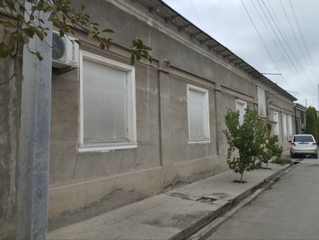 Nazarbek hovli sotiladi
