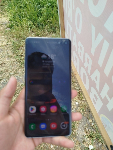 Samsung S10 5G
Xolati ideal xech qayeri chizilmagan
8/256 GB
Kamerasi
