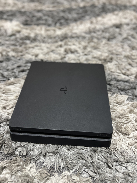 PS4 SLIM Состояние идеальное