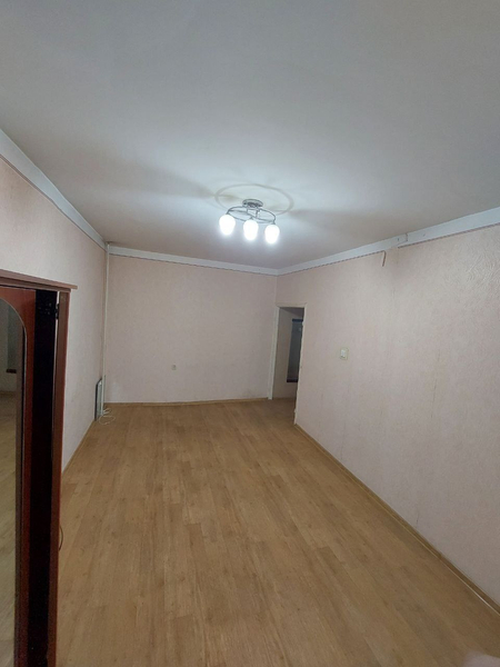 Ttz bozor oldida 1 xonali 47 kv 1 etaj