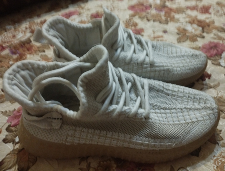 Кроссовки Yeezy 36 размер в отличном состоянии