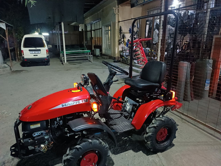 Mini traktor holati yangi БЕЛОРУС152  agro texnikalari komplekt