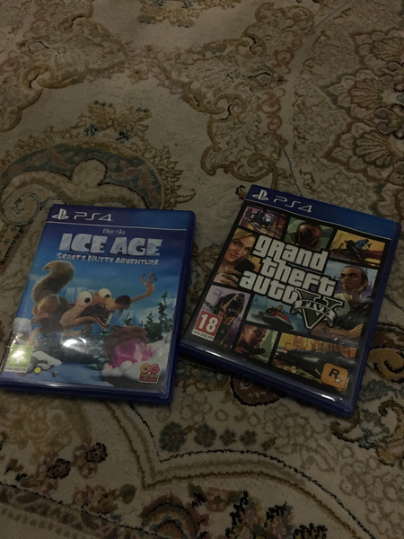 PlayStation 4 slim 800+