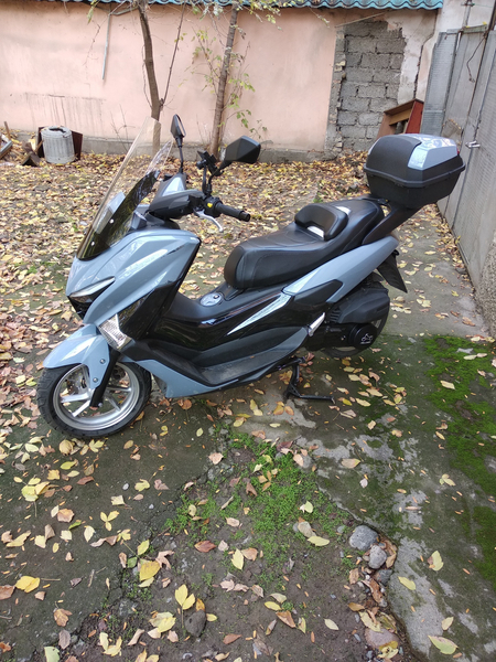 Продаю скутер марки N max 150сс в харошом састояние.