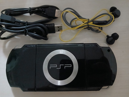 Assalom alekum Psp sotiladi 32gb 42ta uyin bor yaxshi yaxshi uyinlar