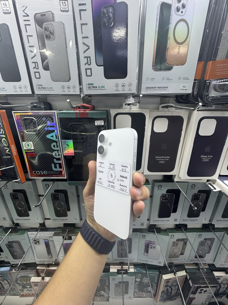Iphone 16 white titanium