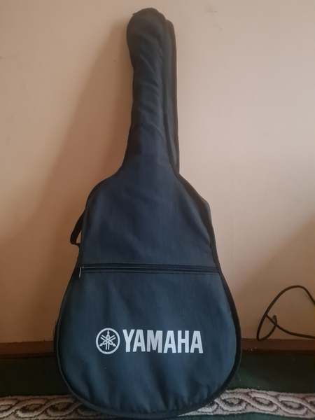 Gitara akoustik eng katta