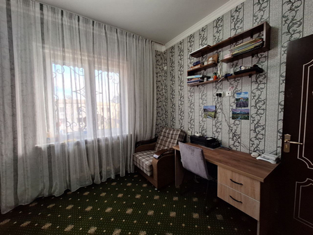 Продаю Квартира Кушбеги Своя 4/4/4 Кирпич 77 серия с мебелю и техникой