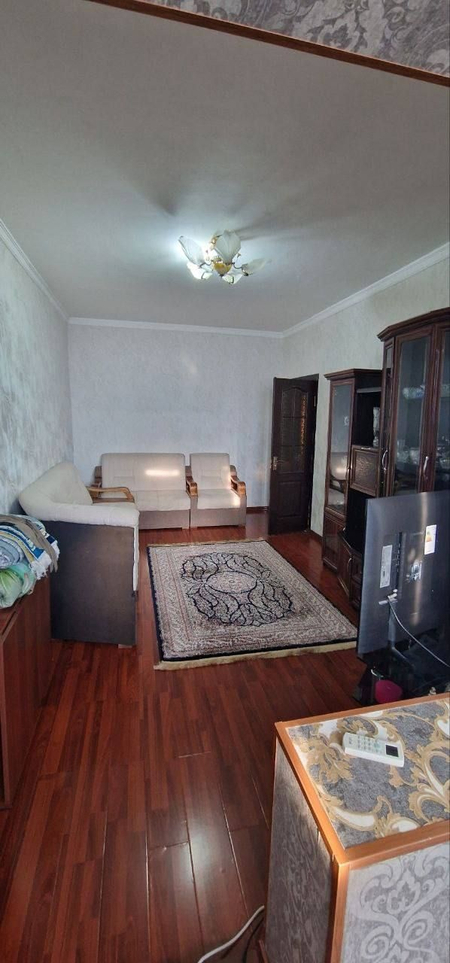 Срочно !Юнусабад 12кв 2/4/4 средняя 60.000у.е