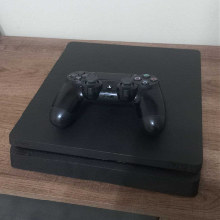 Playstation 4 slim