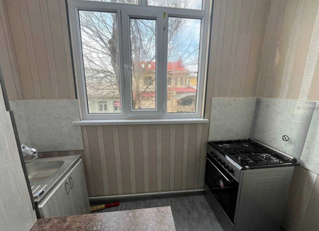 Продаётся бывший общежитии с балконом с ремонтом Вундеркинг